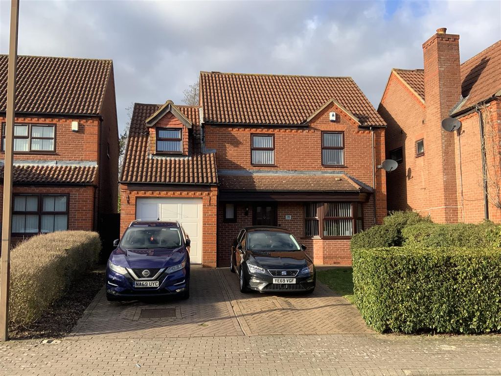 4 bed detached house for sale in Paxton Crescent, Shenley Lodge, Milton ...