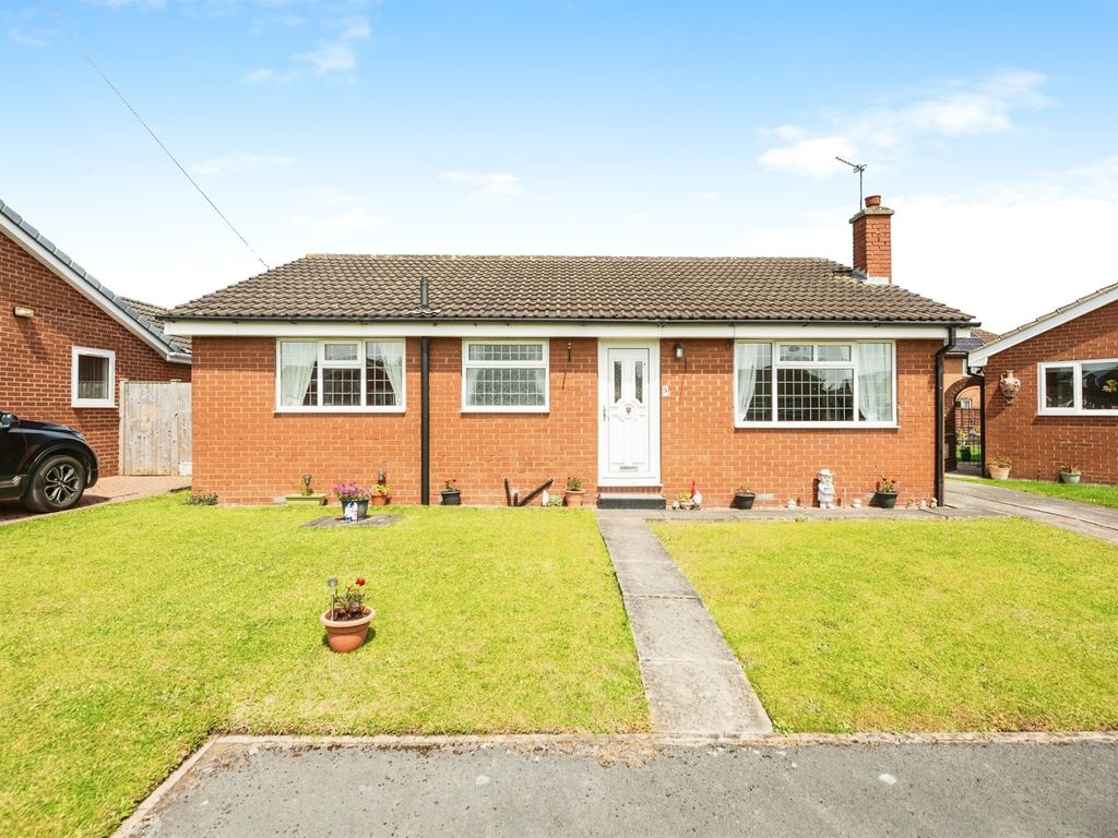 2 bed detached bungalow for sale in Chestnut Avenue, Hemingbrough ...