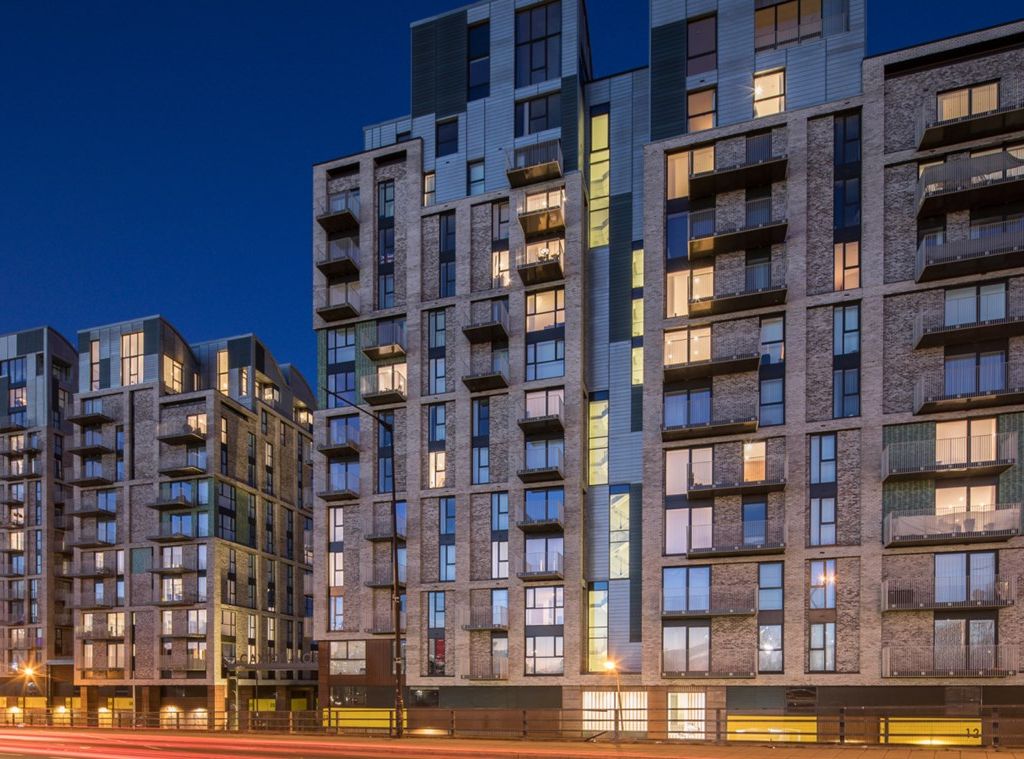 2 bed flat to rent in Emily Street, London E16, £2,750 pcm - Zoopla