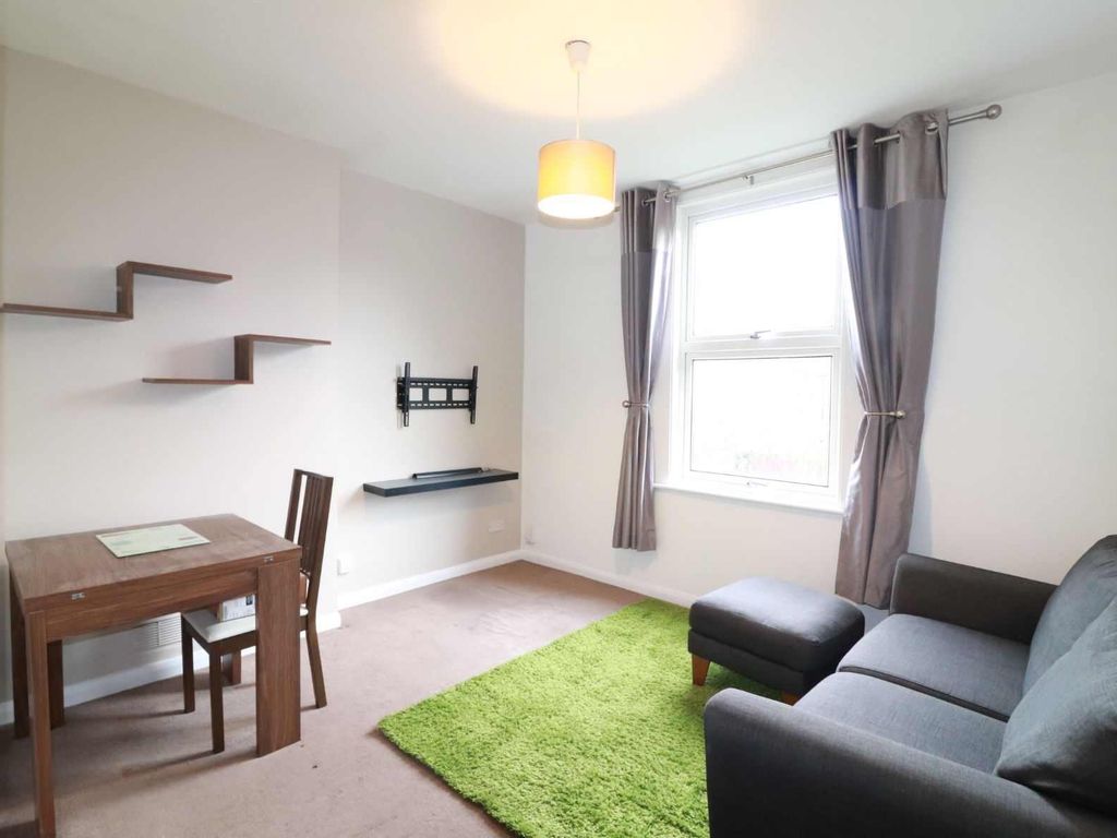 1 bed flat to rent in Newlands Park, London SE26, £1,350 pcm - Zoopla