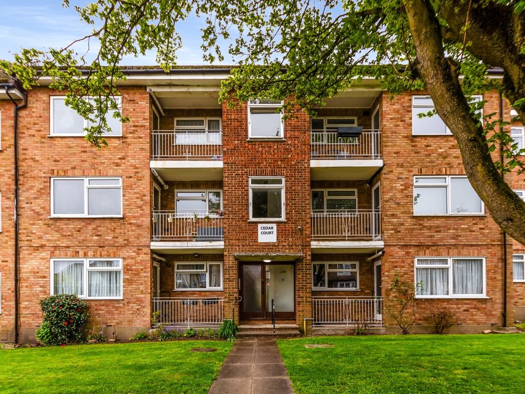 2 bed flat to rent in Athenaeum Road, London N20, £1,700 pcm - Zoopla