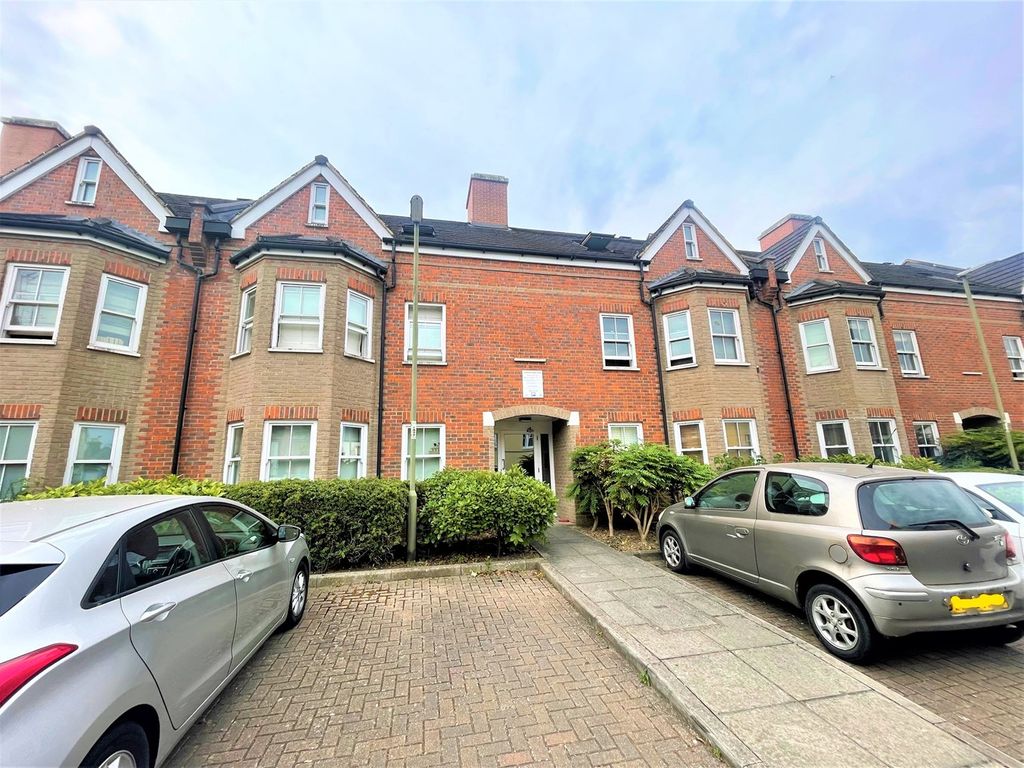 2 bed flat for sale in Old School Close, Guildford GU1 - Zoopla