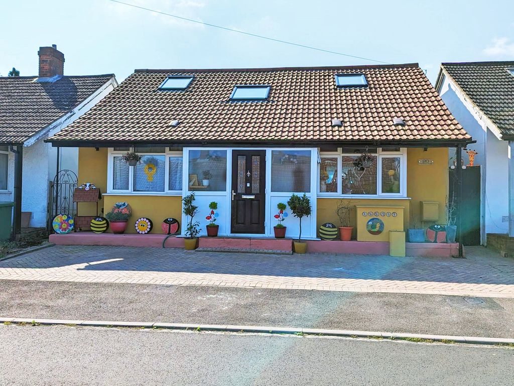 4 bed detached house for sale in Beech Way, Epsom KT17, £615,000 - Zoopla