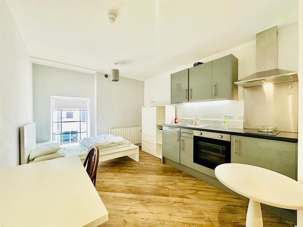 Studio to rent in Zephyr Building, Sneinton Market, Nottingham NG1, £ ...