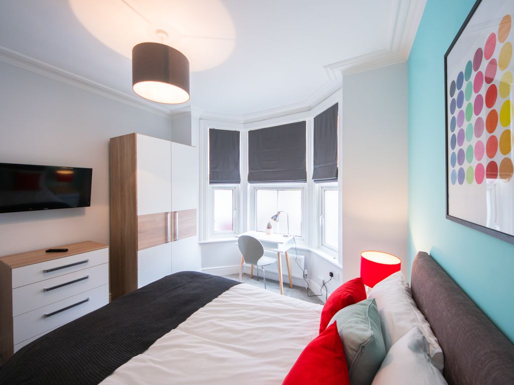 Room to rent in Crown Street, Reading RG1, £850 pcm - Zoopla