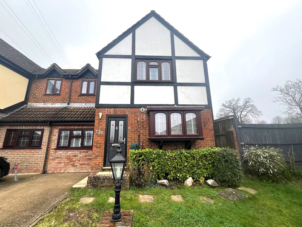4 Bed Semi Detached House To Rent In Capel Gardens Pinner Ha5 £3 000