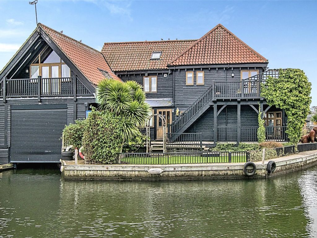 4 bed barn conversion for sale in The Rhond, Hoveton, Norwich NR12 - Zoopla