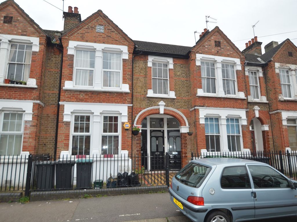 2 bed flat to rent in Grove Road, London N15, £1,400 pcm - Zoopla