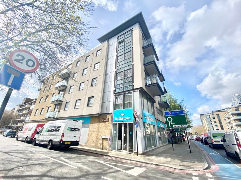 2 bed flat to rent in Horizon Building, York Road, Battersea SW11, £ ...