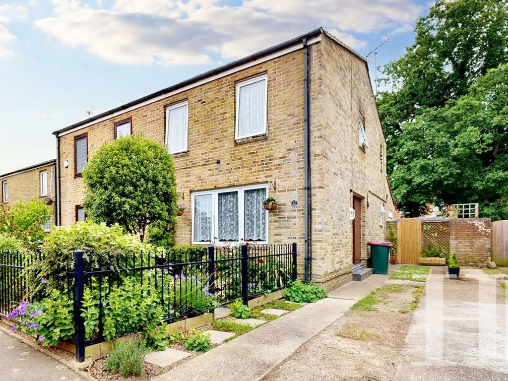 3 Bed Semi Detached House For Sale In Lambeth Close Crawley Rh11 £