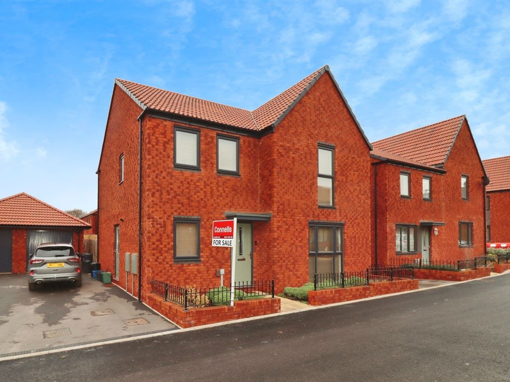 4 bed detached house for sale in Normead Drive, Yate, Bristol BS37, £ ...