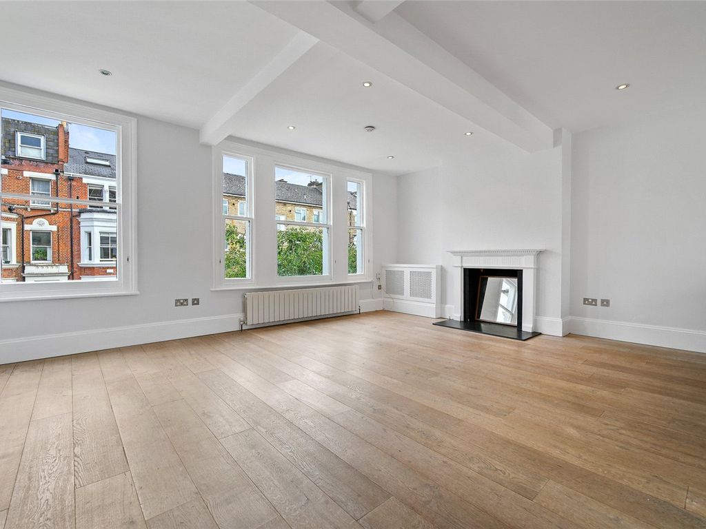 3 bed flat to rent in Netherwood Road, Brook Green, London W14, £3,900 ...