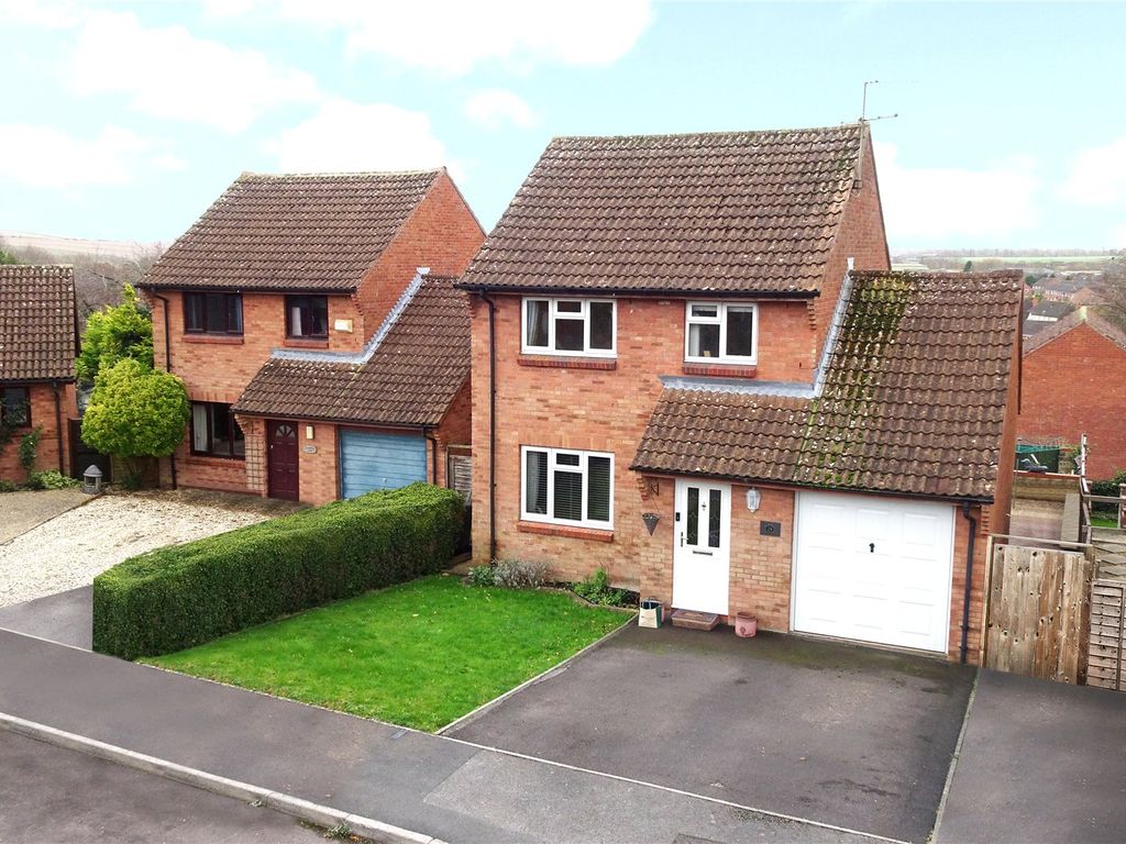 3 bed detached house for sale in Cornfield Road, Devizes, Wiltshire SN10, £335,000 - Zoopla