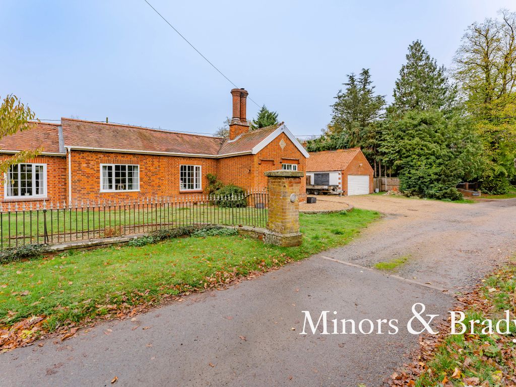 3 bed detached bungalow for sale in Hall Drive, Honingham, Norwich NR9 ...