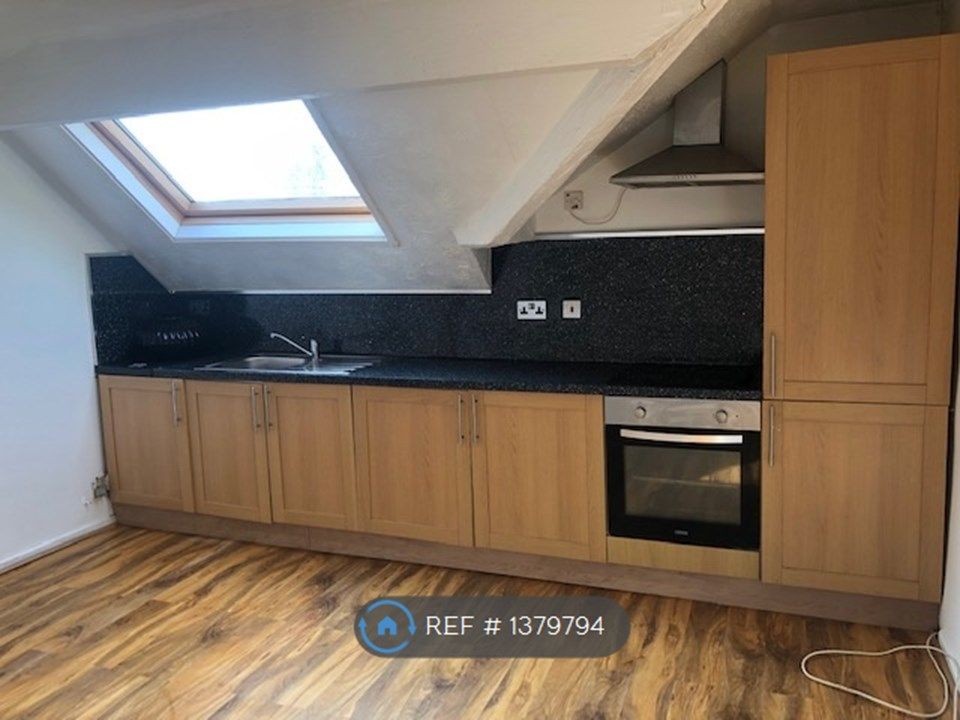 Room to rent in Polygon Road, Manchester M8 - Zoopla