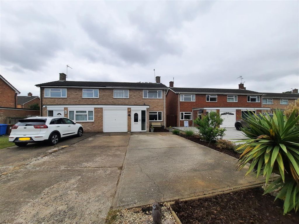 3 Bed Semi Detached House For Sale In Meadowvale Close Ipswich Ip4
