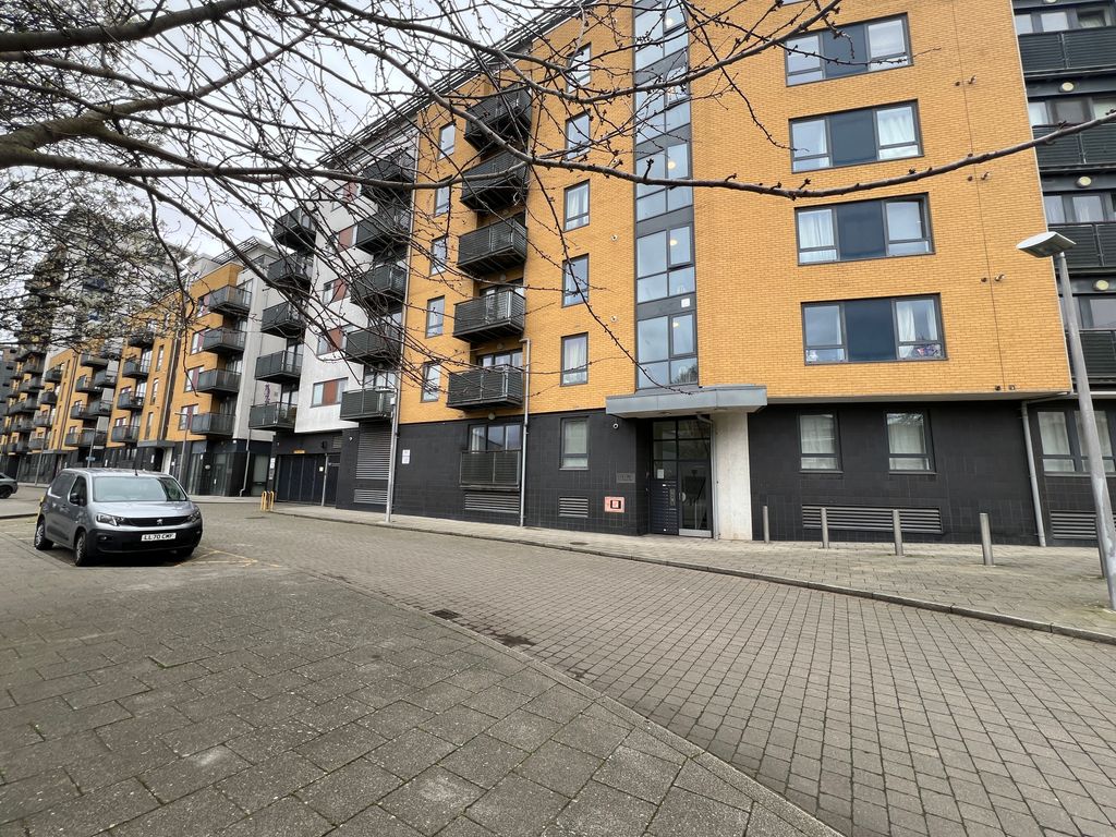 2 bed flat to rent in Tarves Way, London SE10, £2,000 pcm - Zoopla