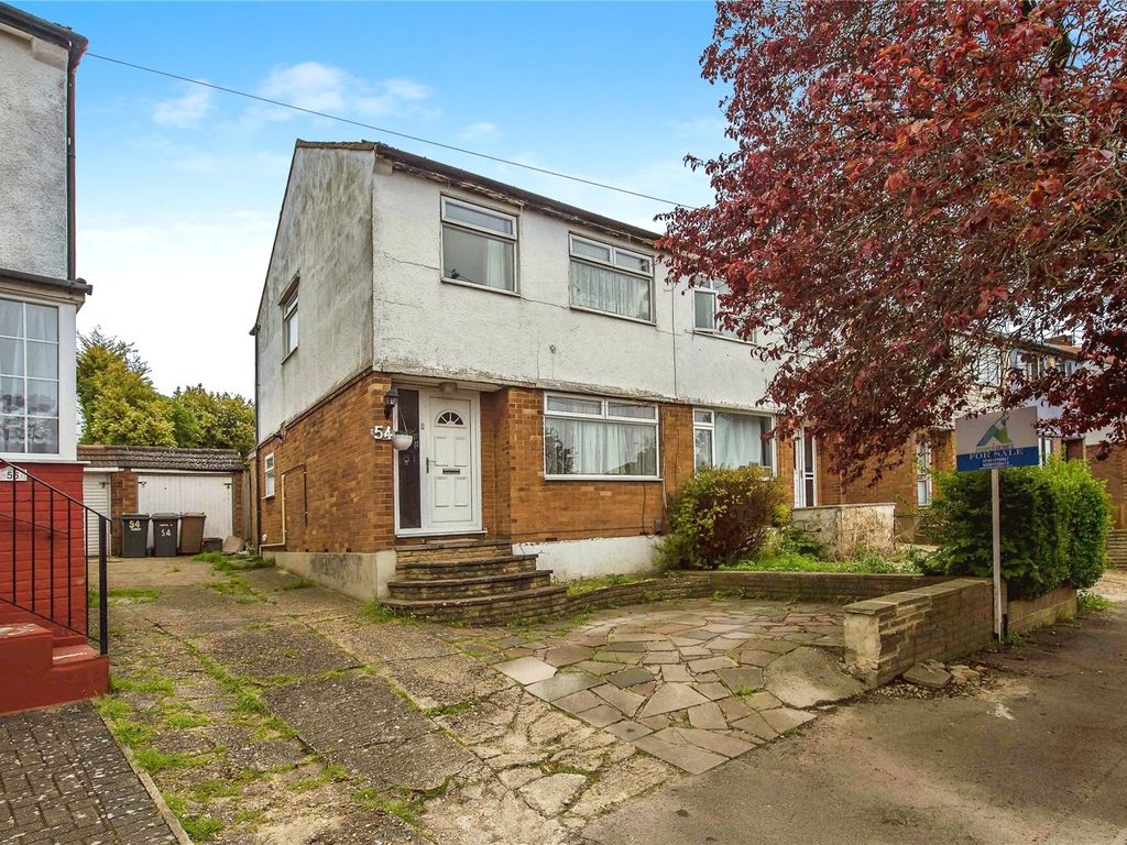 3 Bed Semi Detached House For Sale In Grampian Way Luton Bedfordshire