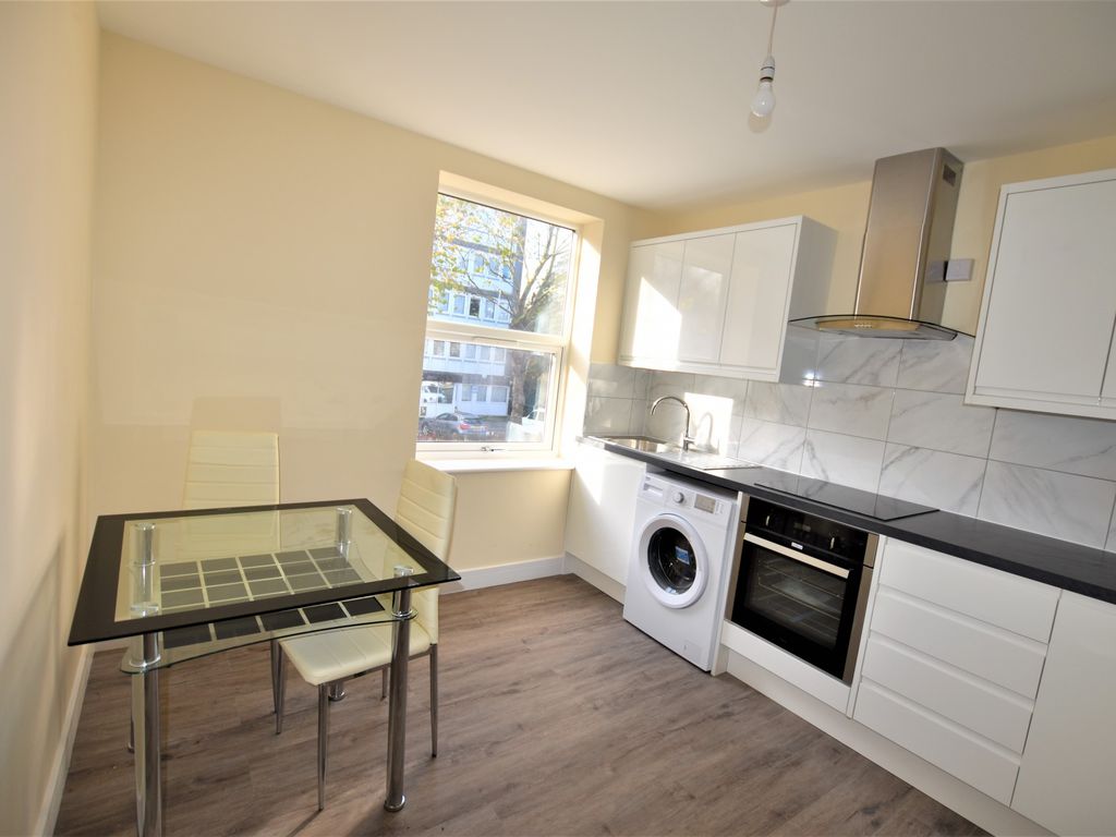 Room to rent in 838-836 London Road, Thornton Heath, London CR7, £850 ...