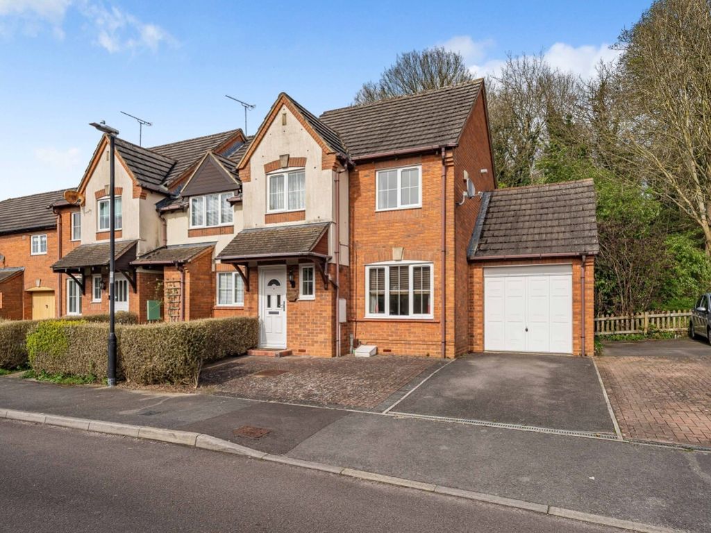 3 Bed End Terrace House For Sale In Hudson Way Swindon Wiltshire Sn25