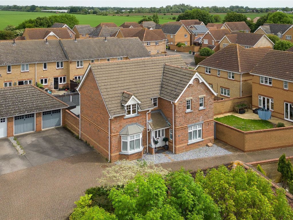 4 bed detached house for sale in Pitfield Close, Fenstanton, Huntingdon ...