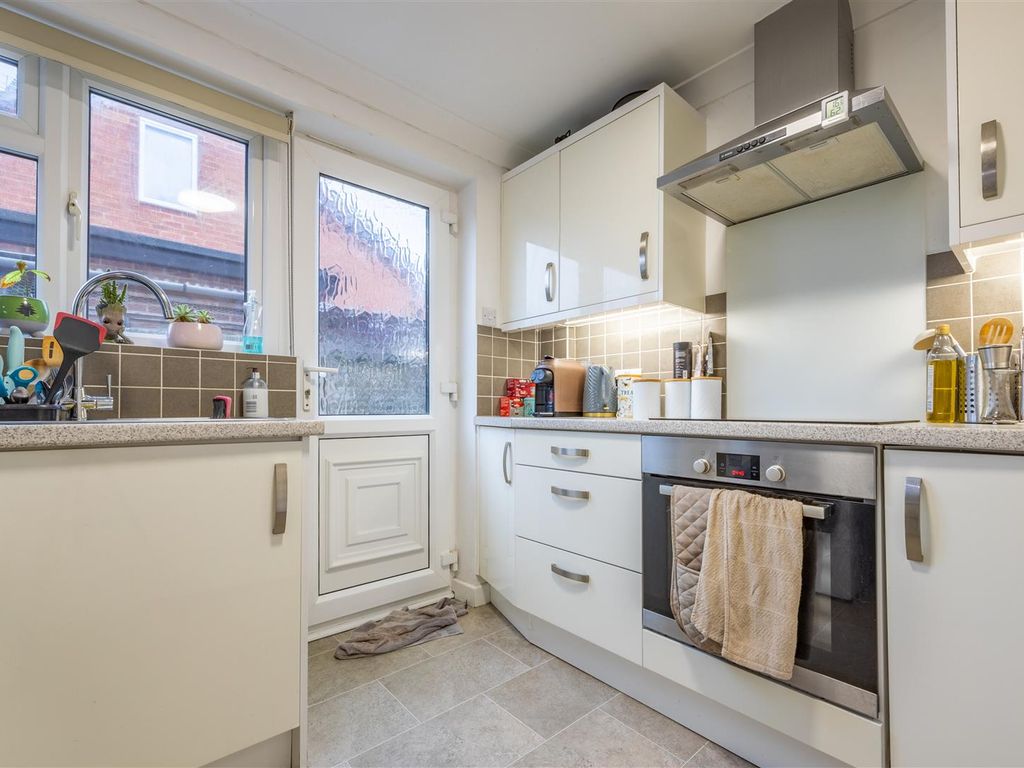 2 Bed Semi Detached Bungalow For Sale In Central Avenue Ashingdon