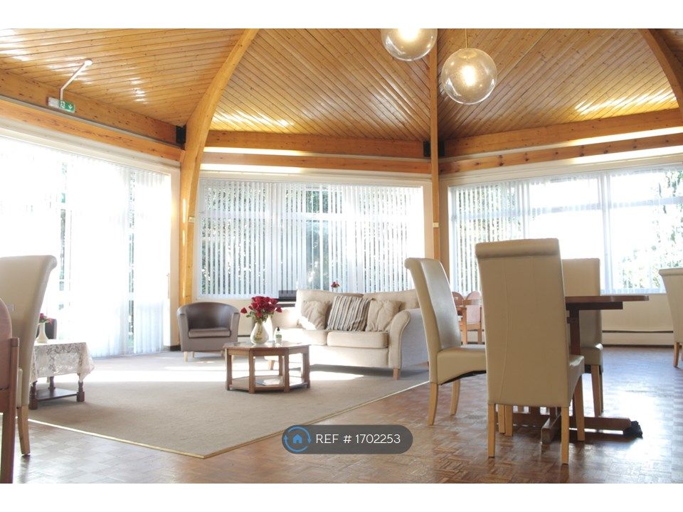 Room to rent in Robert Whyte House, Bromley BR1 - Zoopla