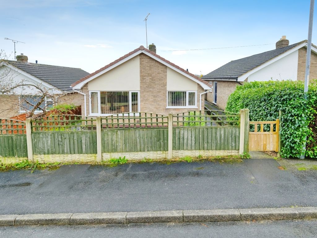 2 Bed Bungalow For Sale In Matlock Drive Inkersall Chesterfield S43
