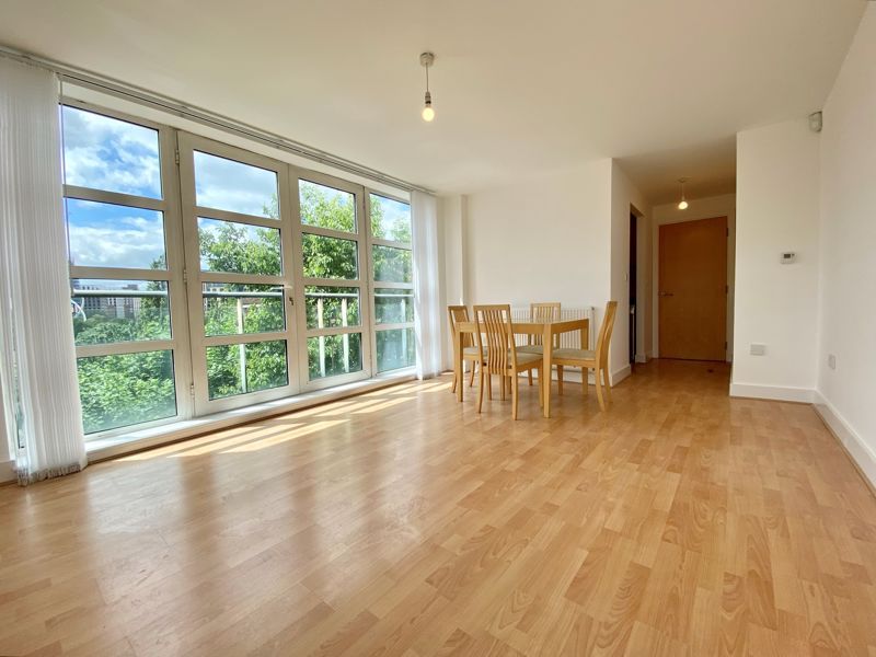2 bed flat to rent in 11 Horizon Building, York Road, Battersea SW11, £ ...