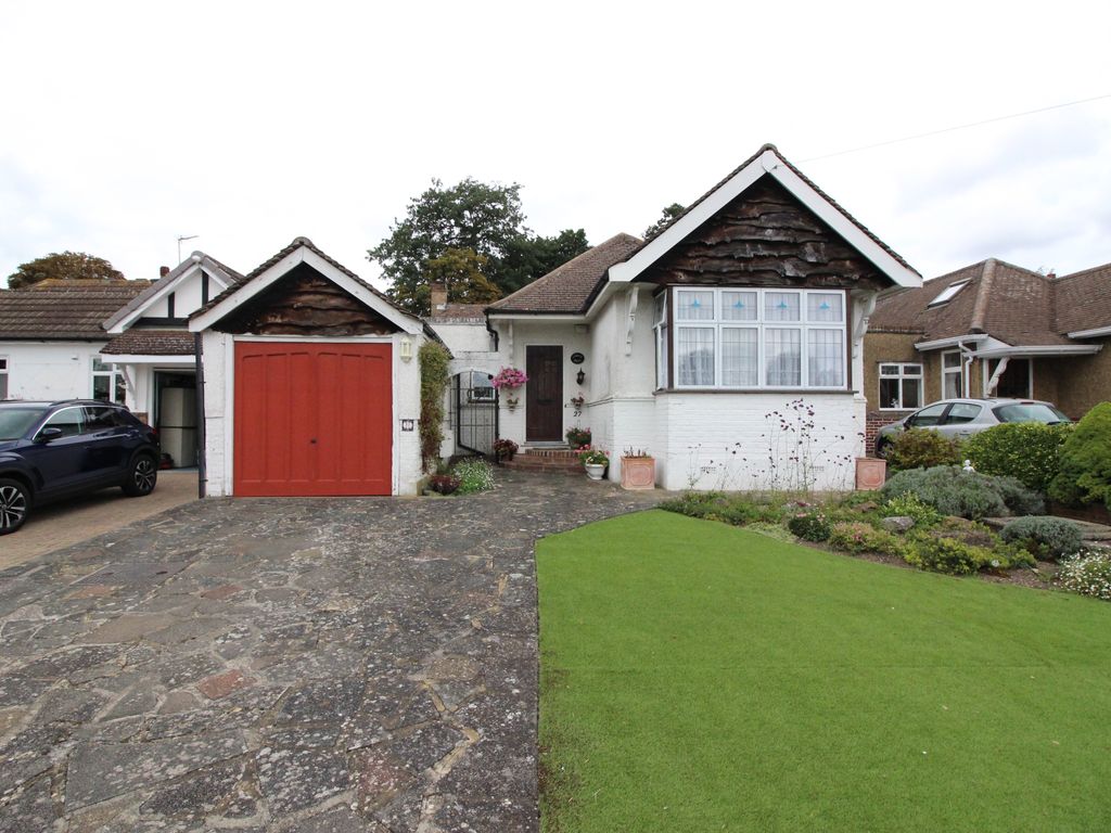 2 bed detached bungalow for sale in The Warren, Worcester Park KT4, £750,000 - Zoopla