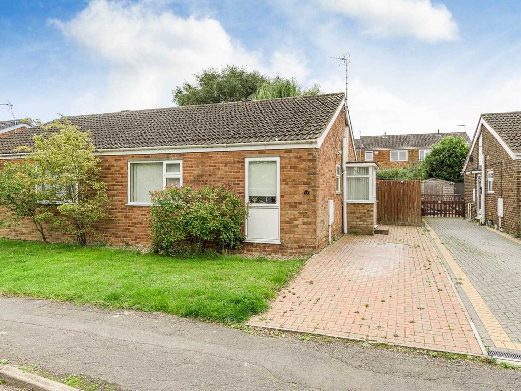 2 Bed Semi Detached Bungalow For Sale In Eastfield Drive Hanslope Mk19