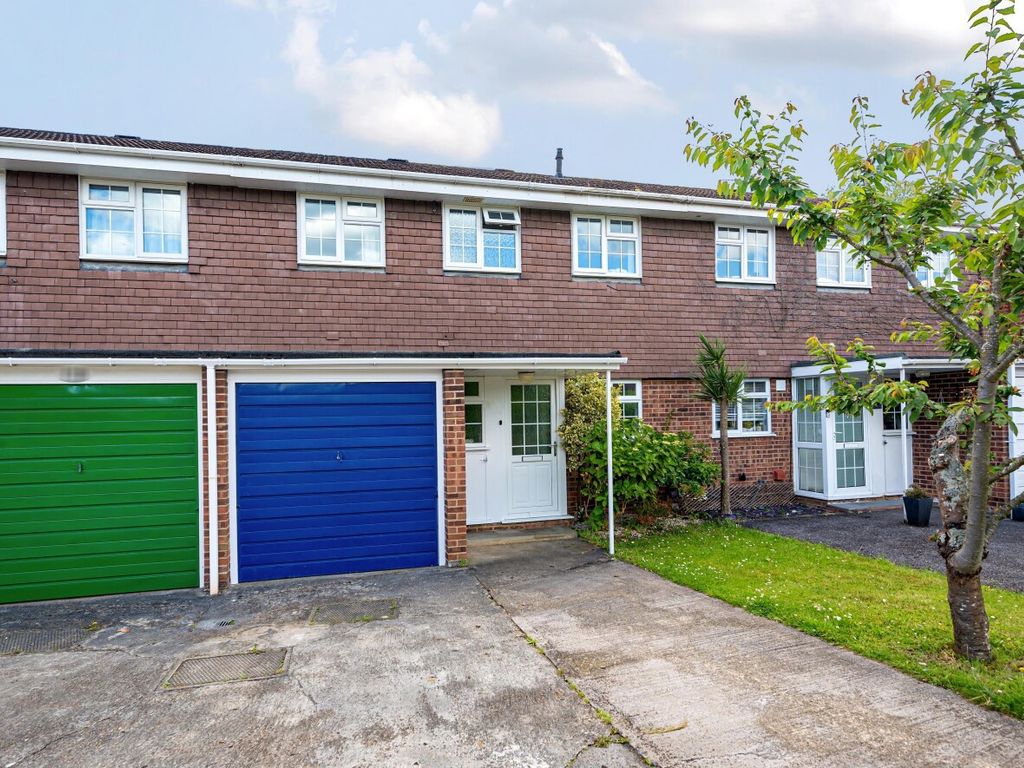 4 Bed Terraced House For Sale In Bathurst Road Winnersh Wokingham