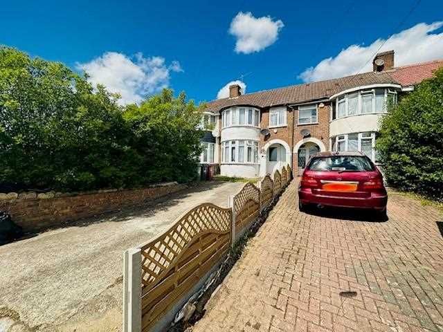 3 bed semi-detached house for sale in Cumberland Avenue, Farnham Royal ...