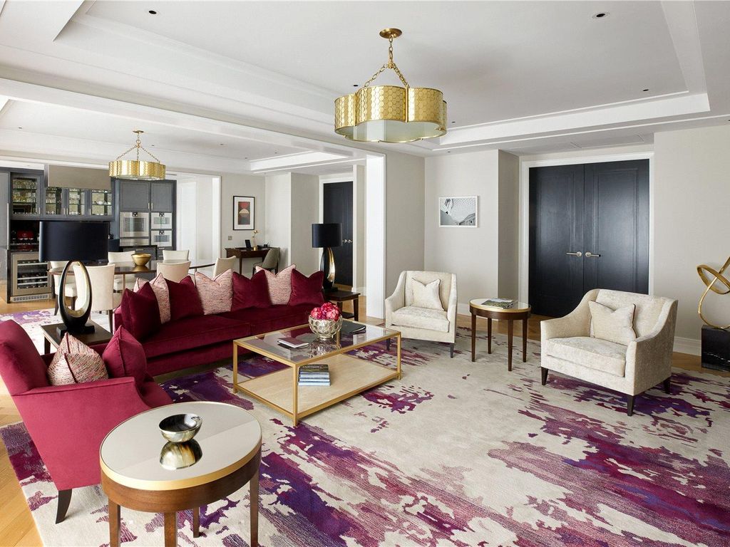 2 bed flat to rent in Trinity Square, London EC3N - Zoopla