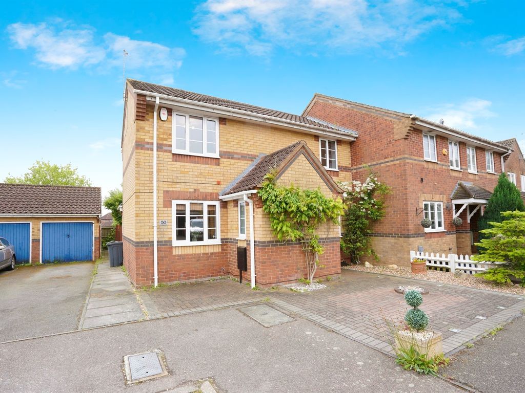 4 bed end terrace house for sale in Augustus Gate, Stevenage SG2, £ ...
