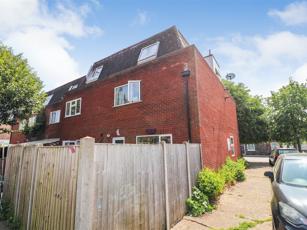 4 bed town house for sale in London Road, Brandon IP27, £160,000 - Zoopla
