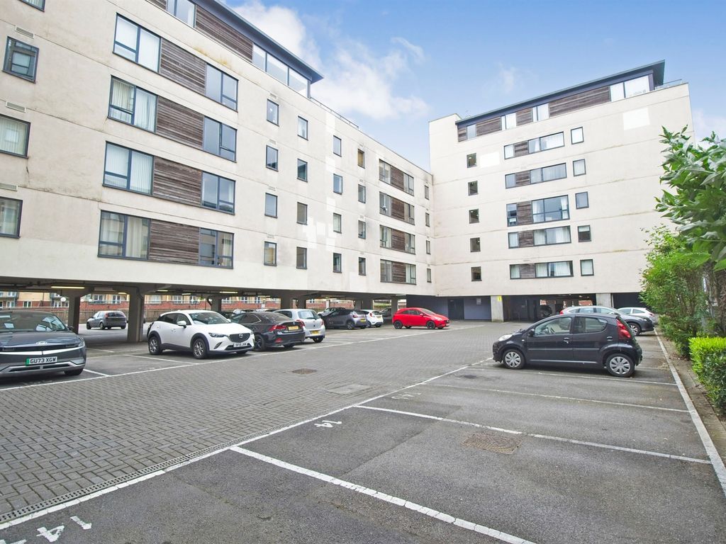 1 bed flat for sale in Falcon Drive, Cardiff CF10, £120,000 - Zoopla