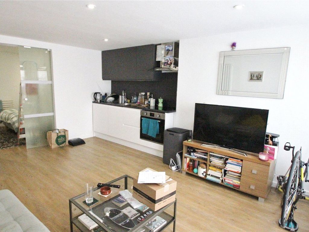 1 bed flat to rent in Siamese Mews, London N3 - Zoopla