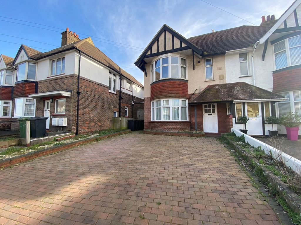 2 bed flat for sale in Magdalen Road, Bexhill On Sea TN40 - Zoopla