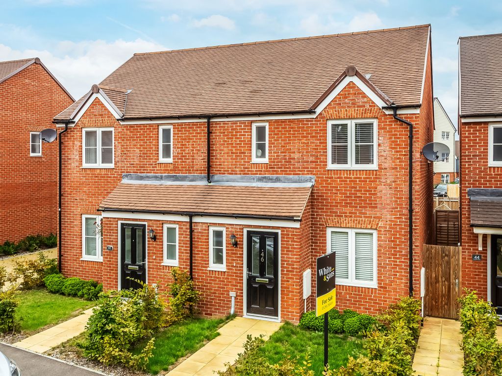 3 bed detached house for sale in Campbell Grove, Horley, Surrey RH6, £ ...