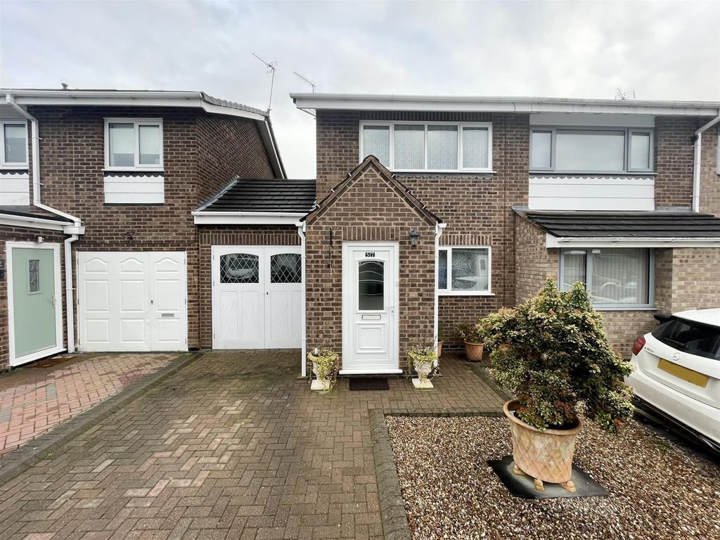 2 bed property to rent in Donnington Close, Redditch B98 - Zoopla