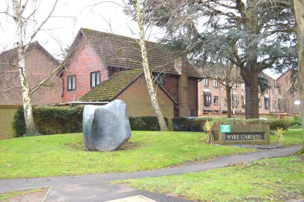 1 bed flat to rent in Stags Way, Isleworth TW7, £1,500 pcm - Zoopla