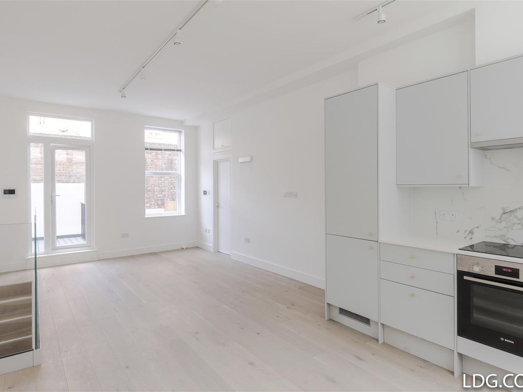 2 bed flat to rent in New North Street, Bloomsbury WC1N, £3,644 pcm ...