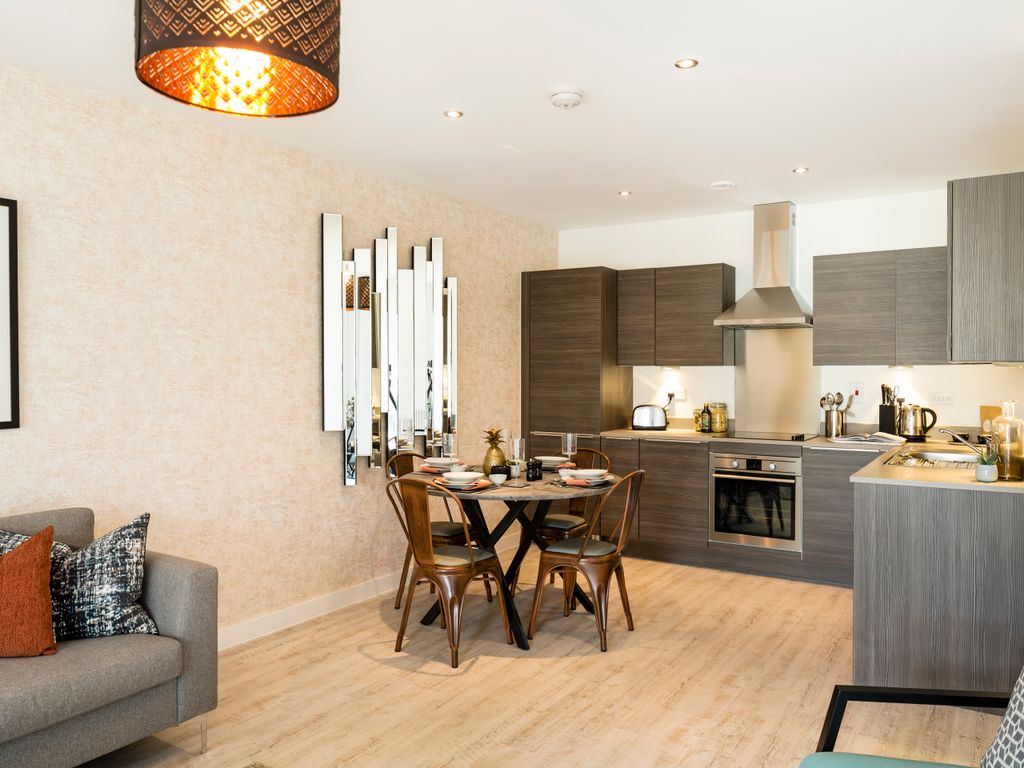 3 bed flat to rent in Blackhorse Lane, London E17, £3,230 pcm - Zoopla