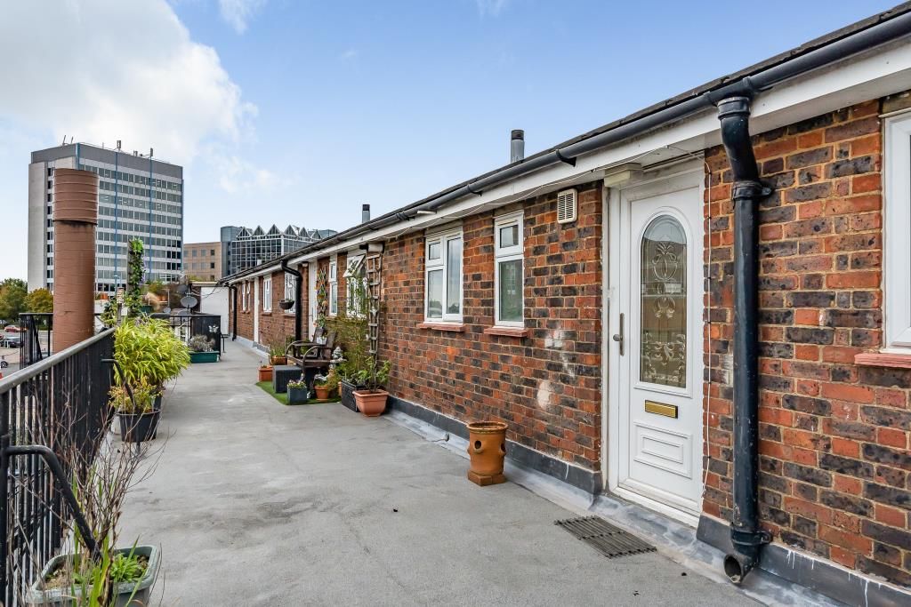 2 bed flat for sale in Potters Bar, Hertsmere EN6, £225,000 - Zoopla