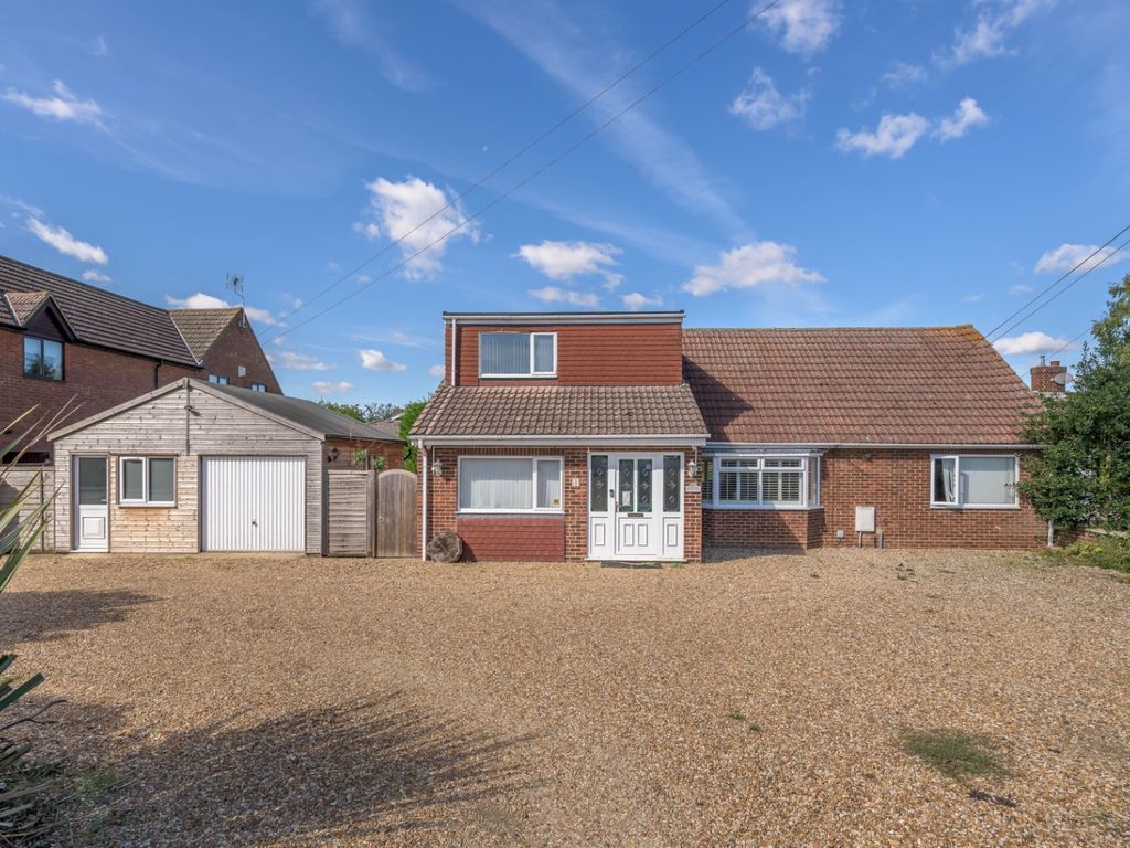 5 bed detached house for sale in Broad Green, Cranfield, Bedford MK43 ...