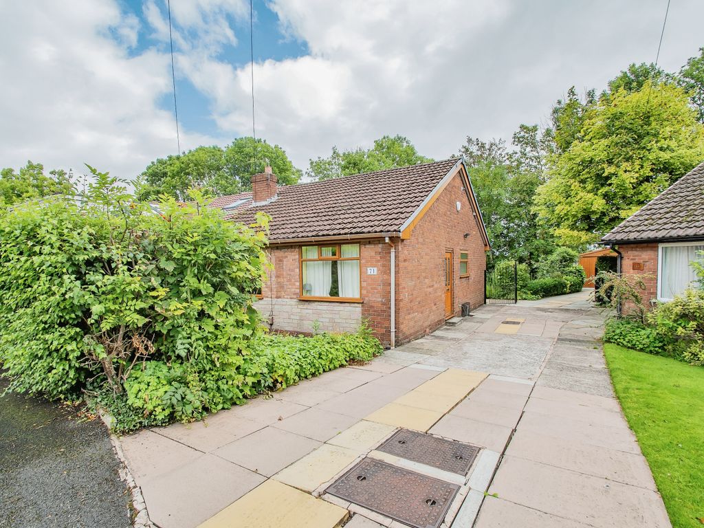 2 Bed Bungalow For Sale In Hertford Drive Tyldesley Manchester