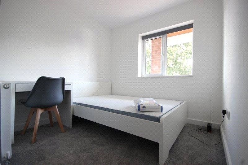 Room to rent in Dibden Road, Downend, Bristol BS16, £650 pcm - Zoopla