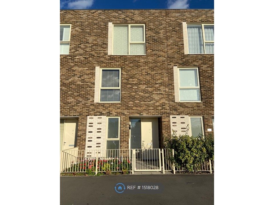 3 bed terraced house to rent in Althorne Way, Dagenham RM10 - Zoopla