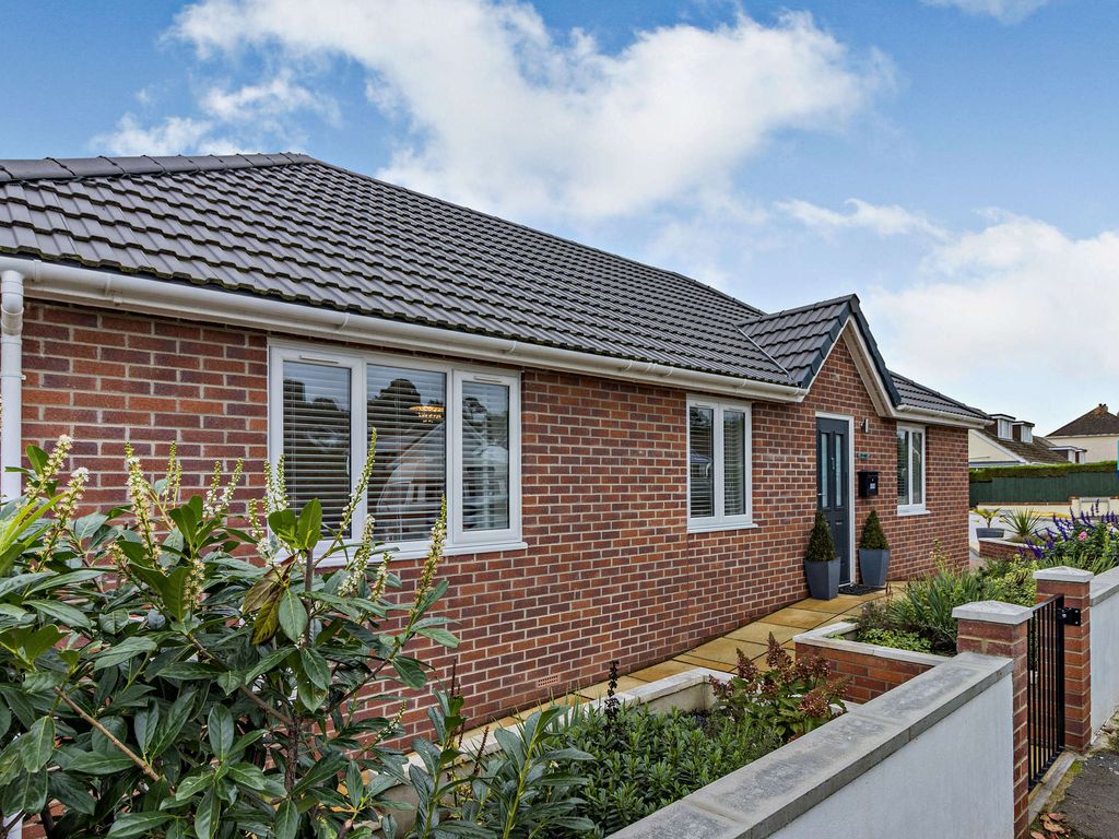 3 Bed Detached Bungalow For Sale In Applegarth Avenue Newton Abbot
